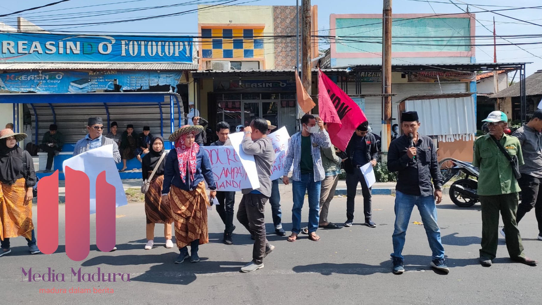 Aktivis Sampang Kembali Desak Polisi Usut Tuntas Mafia Pupuk - Media Madura